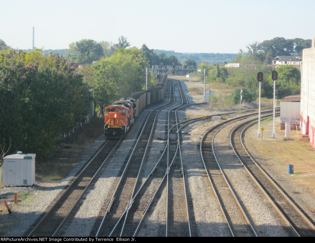 BNSF SD70ACe 9174 & BNSF ES44AC 6083
